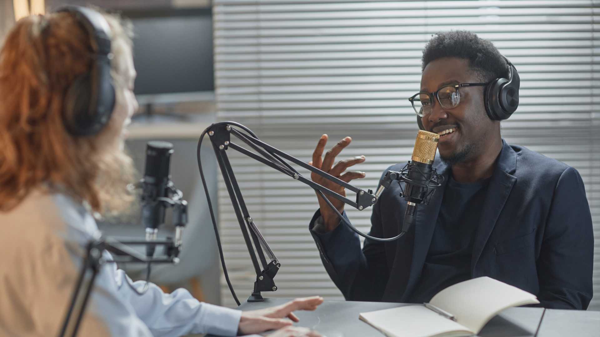 How To Use Podcasts in L&D Marketing Campaigns
